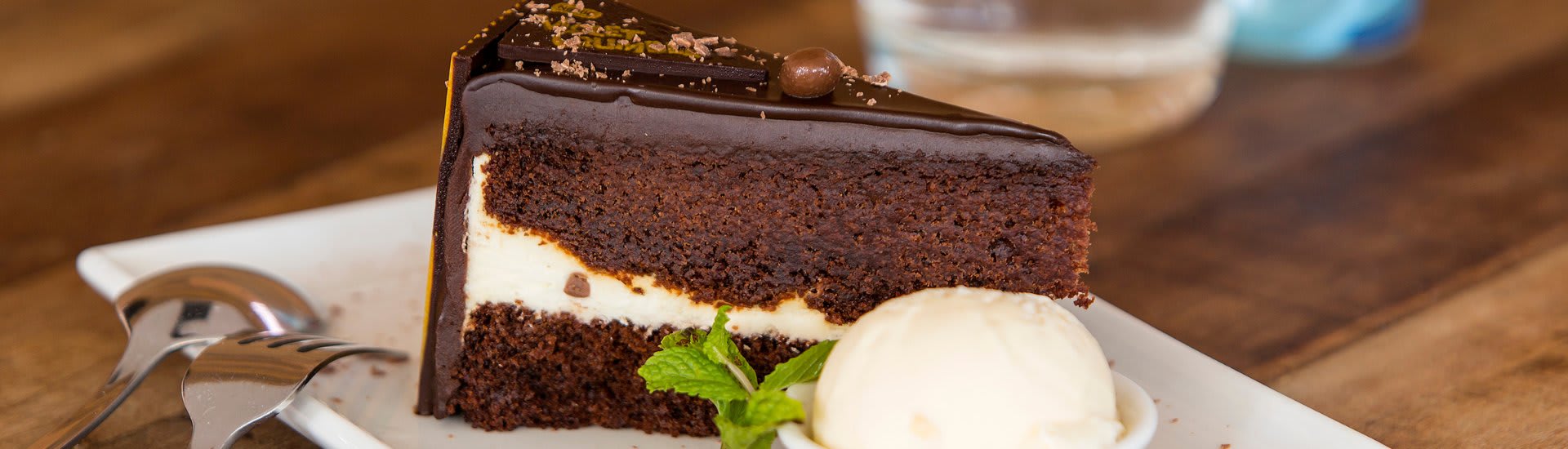 Marque Bar & Grill | Restaurants | Oaks Mackay Rivermarque Hotel