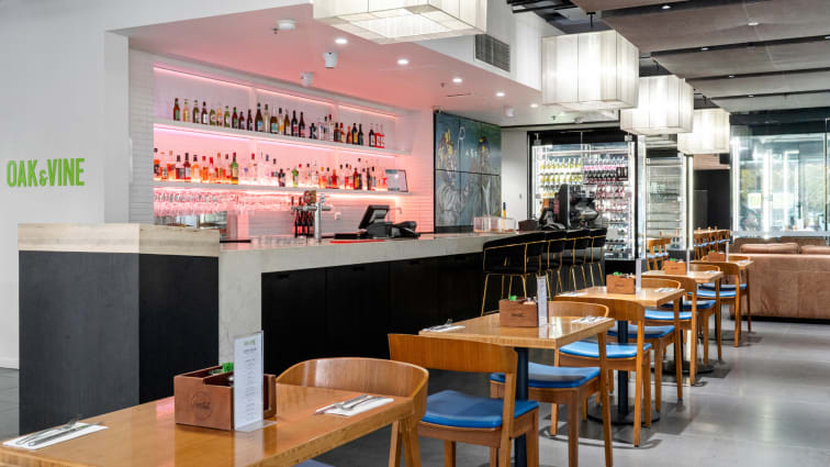 Hotel near Albert Park | Oaks Melbourne St Kilda Road Hotel