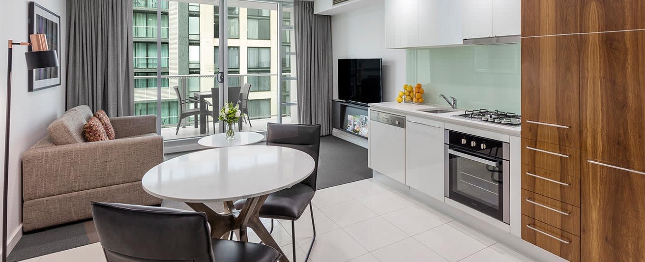 Oaks Adelaide Embassy Suites | Official Website | Serviced Apartments ...