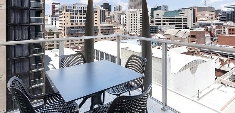 Oaks Adelaide Embassy Suites | Official Website | Serviced Apartments ...